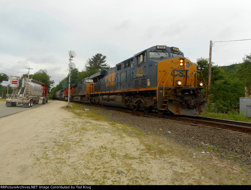 CSX 915, CSX 3225, BNSF 608 & MEC 610